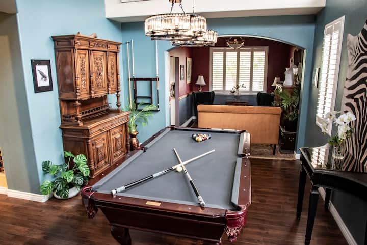 Spacious Home W/ Luxury Outdoor Lounge & Dining - Boulder City