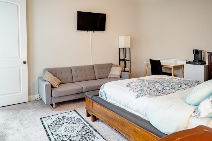 Large Private Suite, Bathroom  (Minutes From Dfw!) - Grapevine, TX