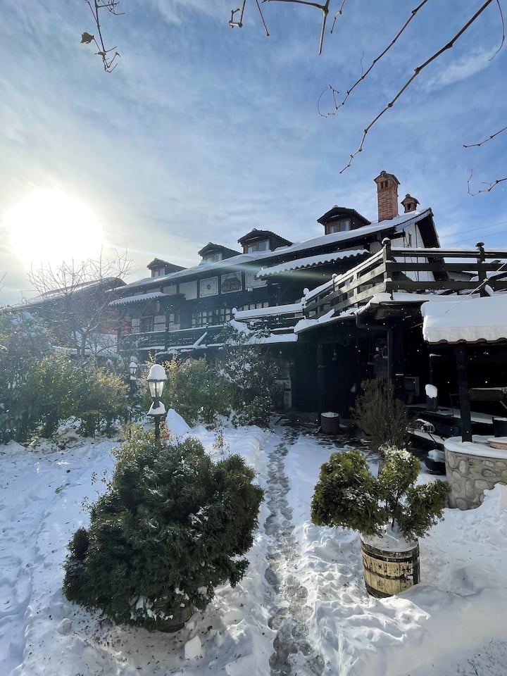 Chalet Mila - Fully Catered Ski Chalet, Sleeps 18 - Bansko