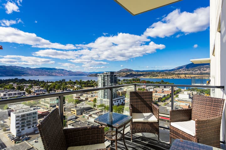 Breathtaking 180 Degree Views 2 Bed 2 Bath Condo - Kelowna