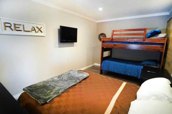 Cabin-style By Disneyland - Anaheim, CA