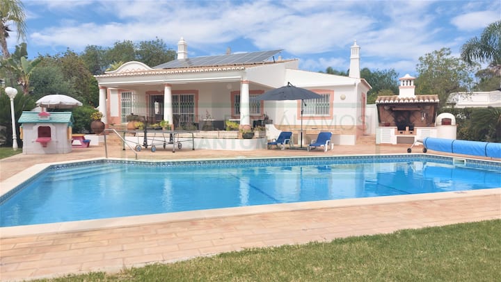 Villa Coqueiros/pool/garden/bbq - Guia