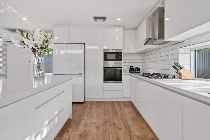 Lux Big Bright Entire Home Near Lake Sleep 10 - Bendigo