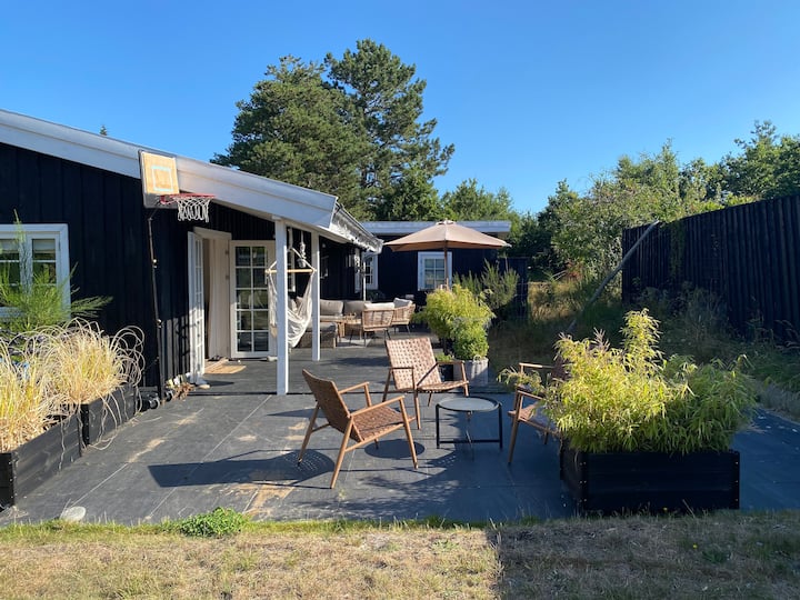 Nyere Og Hyggeligt Sommerhus Tæt På Strand Og Skov - Denmark