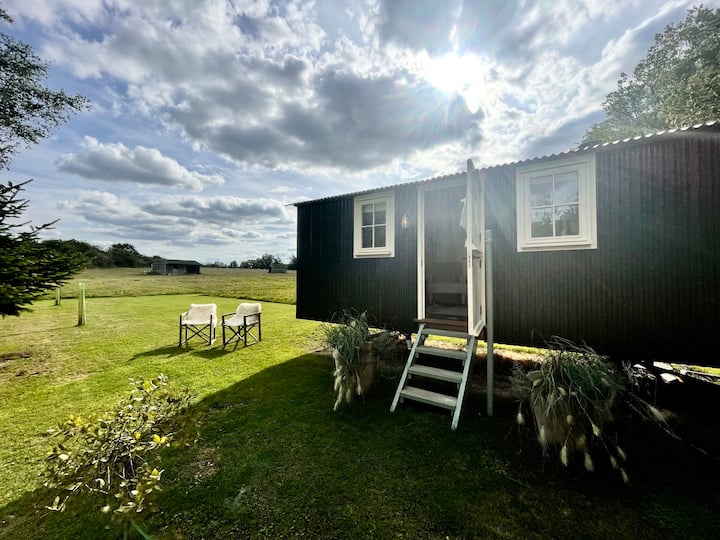 Delightful Cotswolds Shepherds Hut - Mallard Hut - Cotswolds