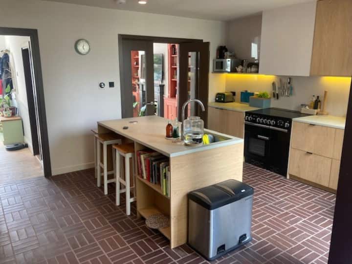 Cozy 2 Bed Home W/ Garden & Free Parking - London