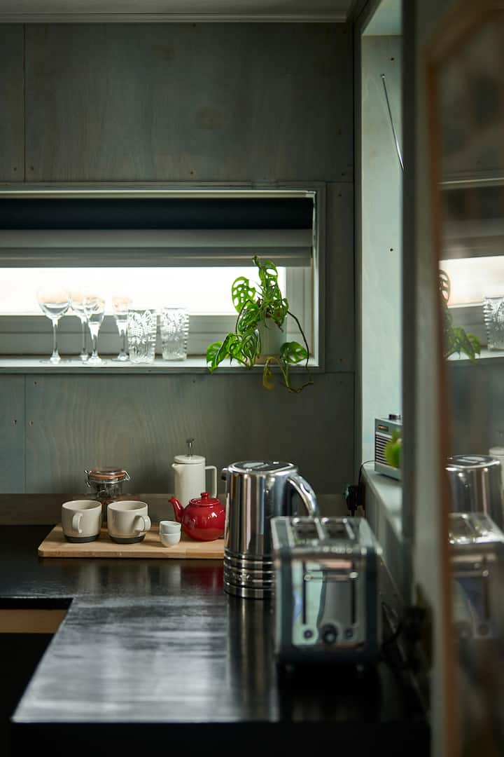 Romantic Industrial Pod At East Quay Watchet - Watchet