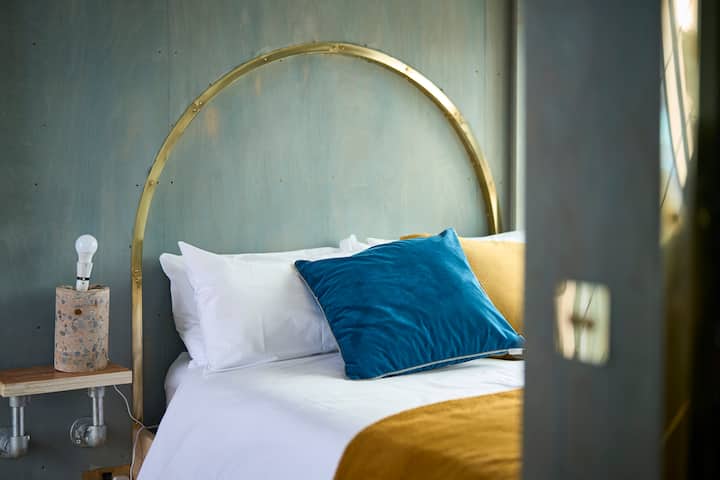 Romantic Industrial Pod At East Quay Watchet - Somerset, UK