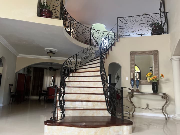 Ironshore Luxury 7 Bdrm Villa With Pool - Montego Bay