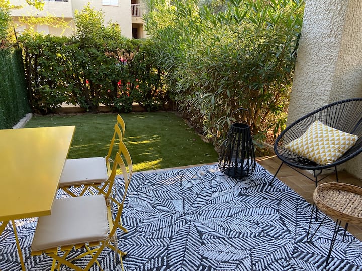 F2 Rénové, Rez De Jardin, Parking, Proche Plage - Les Lecques