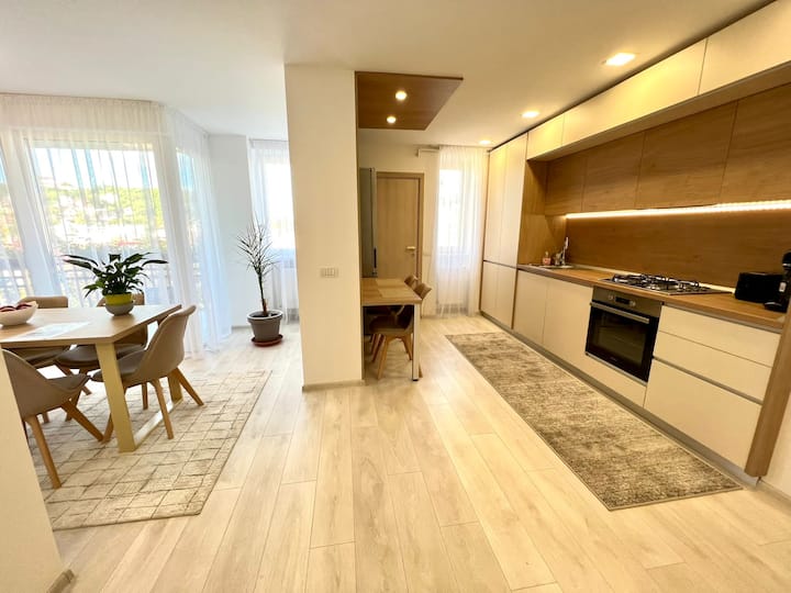 Central Apartment White Onix - Brașov