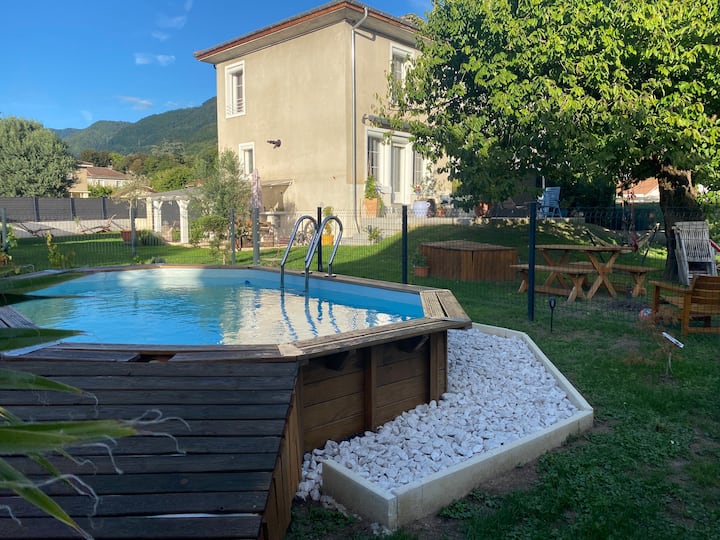 Dans La Vallée, Entre Chartreuse Et Belledonne - Prapoutel