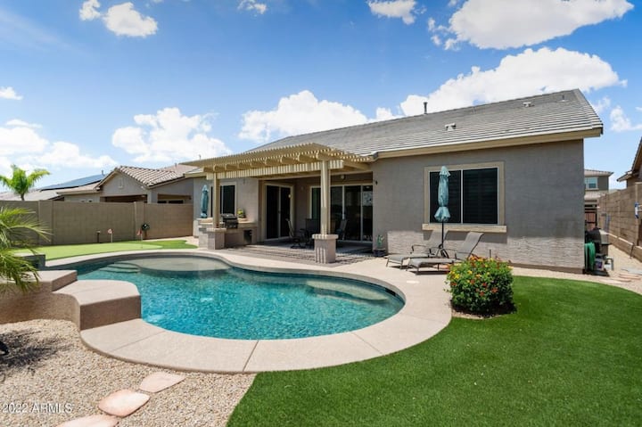 Beautiful Home W/ Pool And Putting Green! - Sun City West, AZ