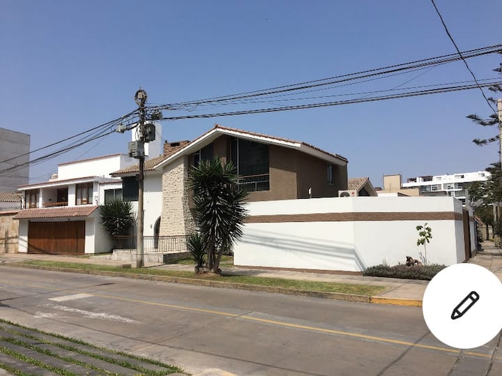 Casa 2° Piso 3.5 Baños+casa De Huéspedes 2cocheras - Javier