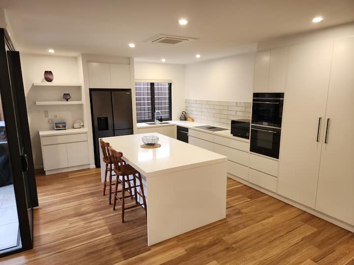 Modern Smart Guest Home - Toowoomba