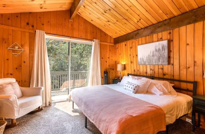 Cedar-mountain Cabin Minutes Away From Big Bear! - Running Springs, CA