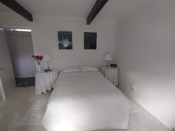 Private Room In Dominican Area - San Rafael, CA