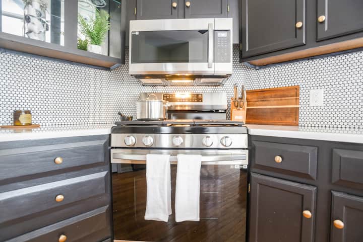 One Block Wilmington Hospital! Perfect For Nurses - Wilmington, DE
