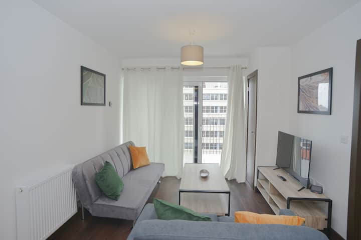 Southend Victoria, 2-bedroom Flat, With Parking - Southend-on-Sea