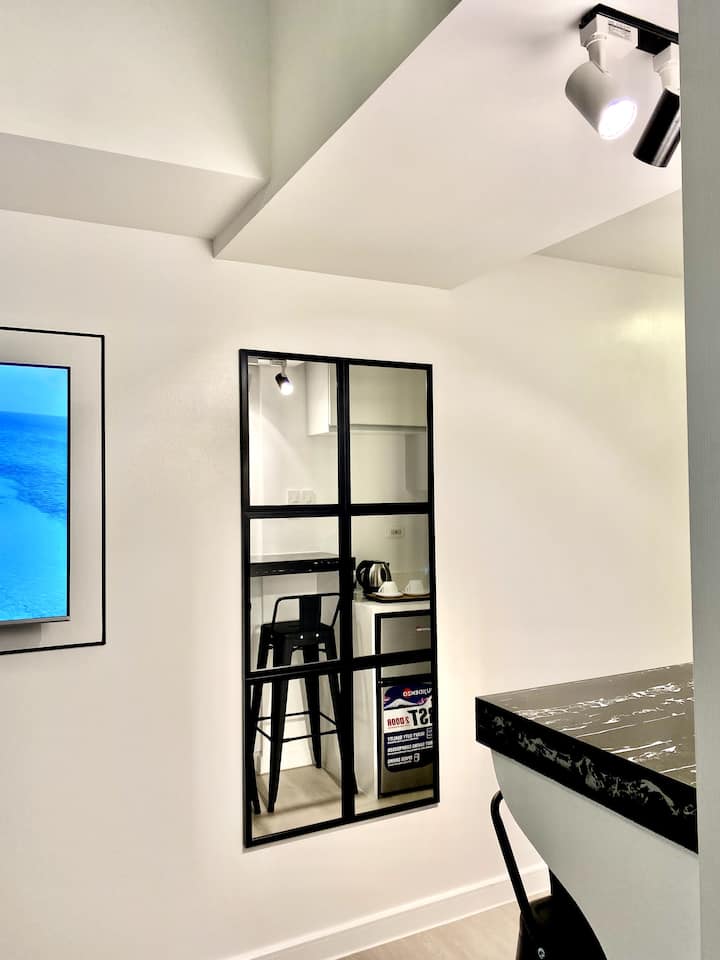 Minimalist Studio W/ Balcony Mt Arayat&city Lights - Bataan
