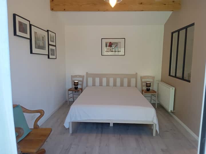 Adorable Suite Parentale Avec Patio - Velaux