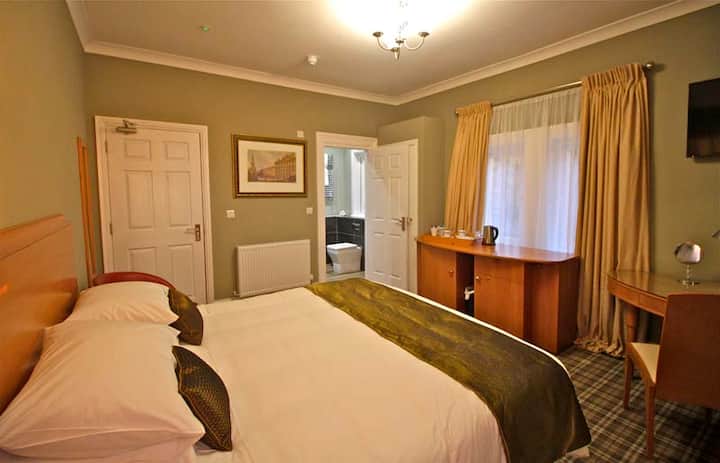 The Mulberry Room - With A Super King Bed - Ormskirk