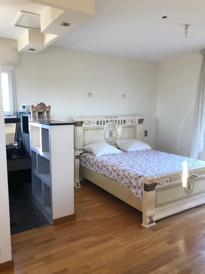 Chambre Privée Avec Balcon Vue Nature Et Piscine - Marignane