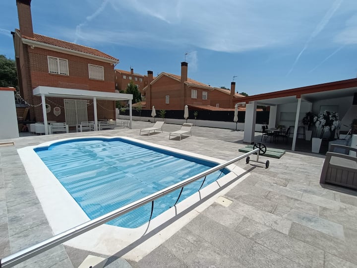 Agradable Chalet Con Piscina - Meco