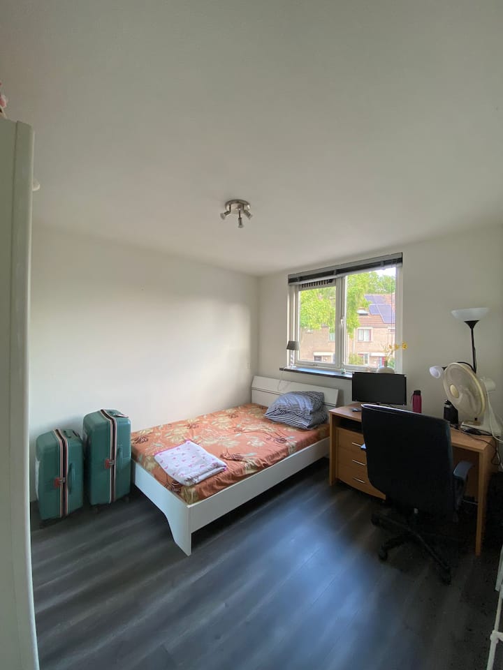 Very Cosy Bedroom With Nice Garden With Small Lake - Rotterdam