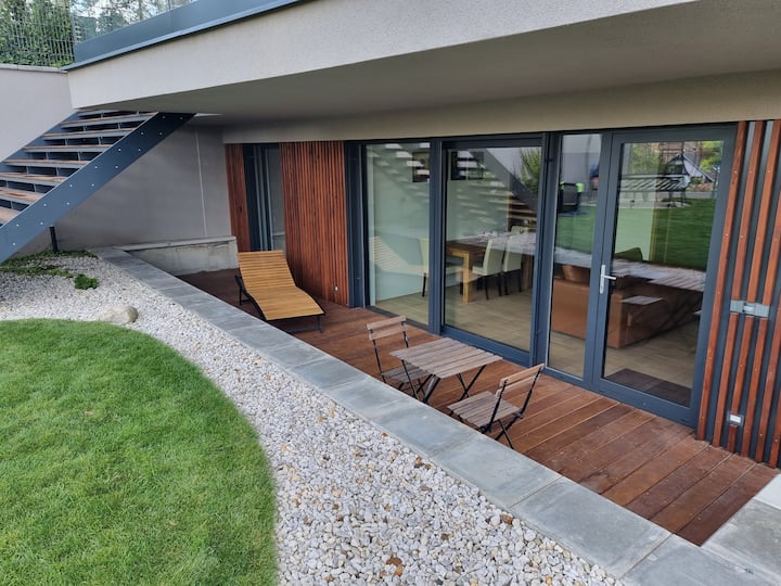 Quiet 1-bedroom In A Basement Of New Villa - Prague