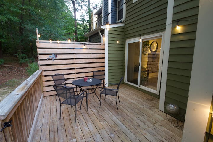 Quiet Nature-backed 2bd Near Unc, Duke & Rtp - Durham, NC