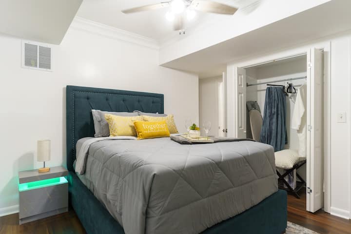 Stone Mountain 1br Spacious Retreat W/ Lake View - Lithonia