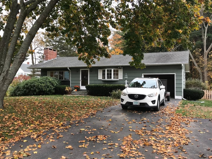 Cheerful Cozy Home With Quiet Fenced Yard! - Dover, NH