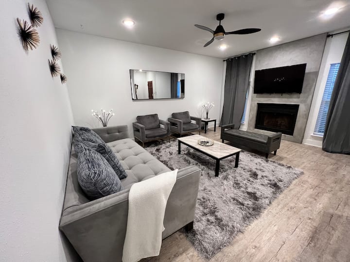 Luxurious 2 Bedroom Townhouse/condo In Galleria - Houston, TX