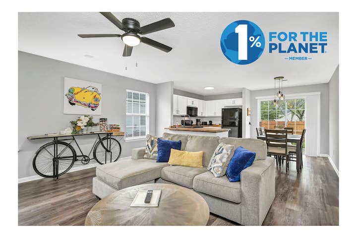 Beautiful Updated House W/ Fenced Backyard! - Columbia, SC