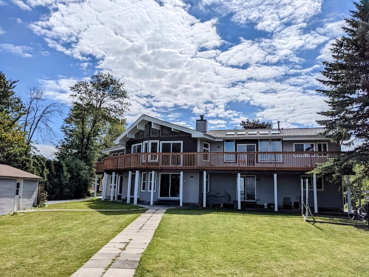 3 - Bedroom Cottage Getaway - Family-friendly - Arnprior