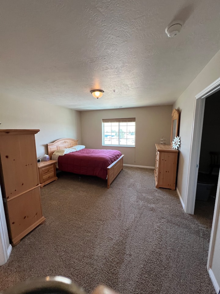 3 Bedroom, 2 Bathroom, Full Kitchen - Green River, WY