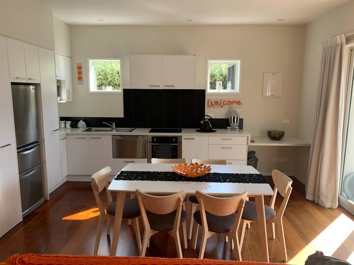 Top 10 Airbnb Vacation Rentals In Bethlehem, New Zealand | Trip101