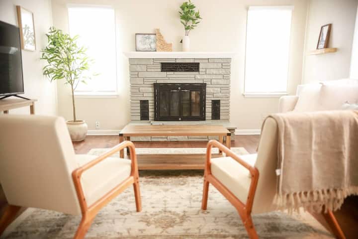Central 2 Bedroom With Fully Stocked Kitchen - Boise, ID