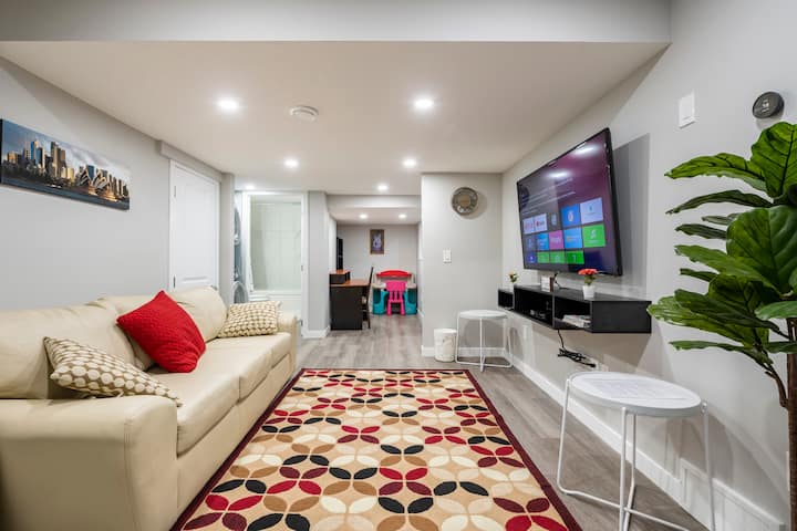 Adorable 2 Bedroom Suite In Airdrie - Airdrie