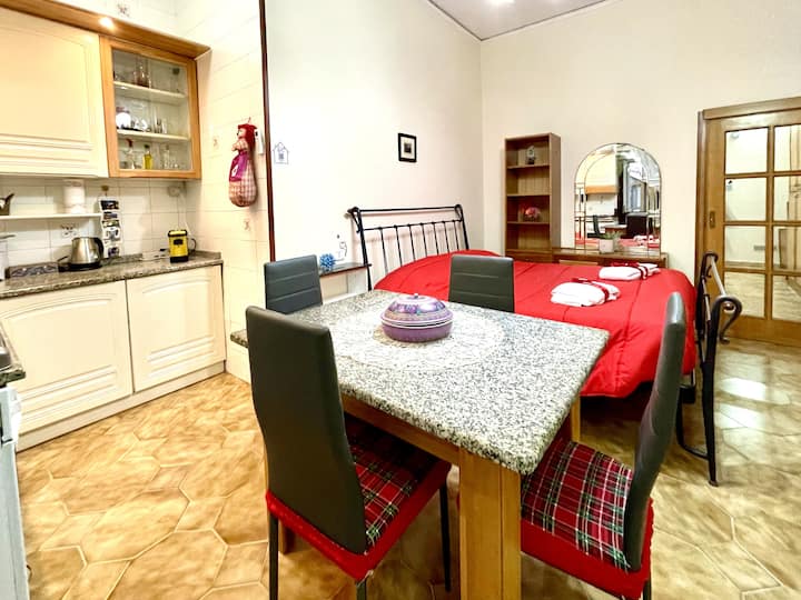 "O' Vascio" - Tipico Basso Nel Cuore Di Napoli - Naples