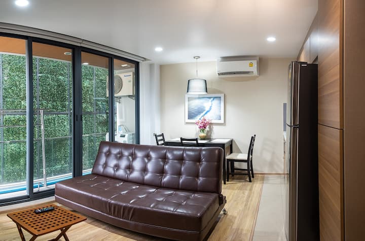 1-bedroom Sukhumvit Apartment. 400m. From Bts Nana - Bangkok