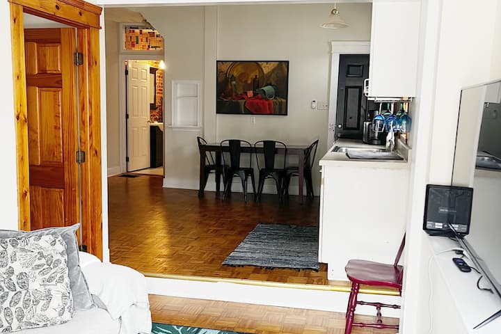 #1: Sunny 2 Bedroom W/ Yard & Laundry! - Walnut Hill - Philadelphia