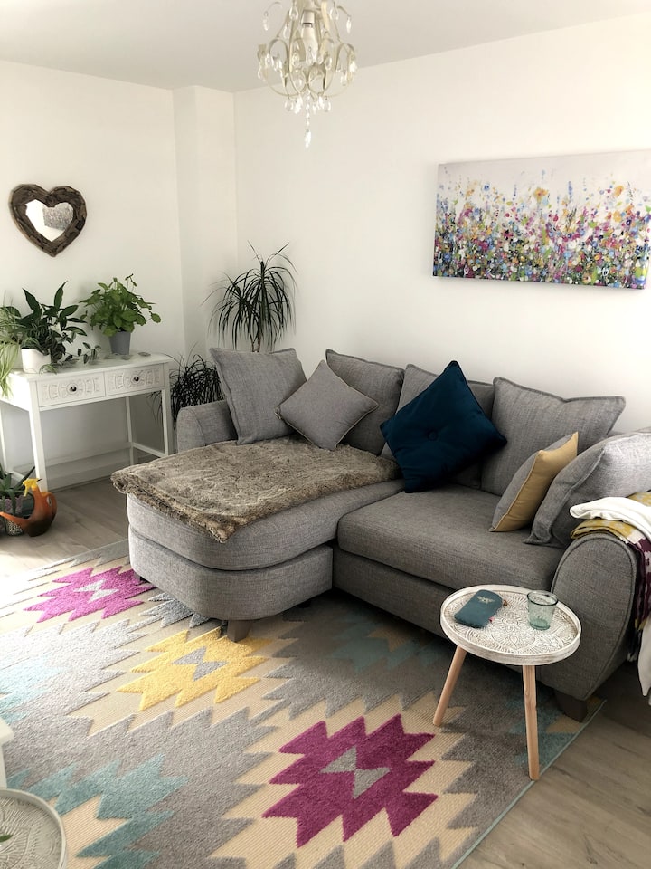 Retreat To Double Bedroom In Wiltshire Countryside - Chippenham
