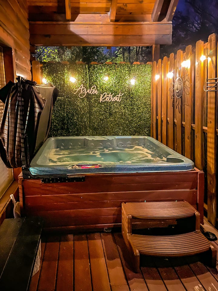 Best Location! Cozy, Clean Cabin W/ Hot Tub & Pool - Pigeon Forge, TN