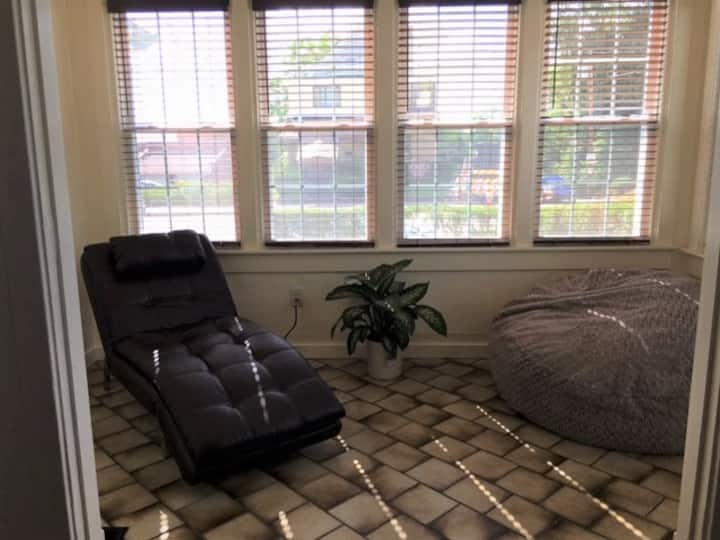 2 Bedroom Apt. In Nice, Convenient Neighborhood. - Pittsburgh