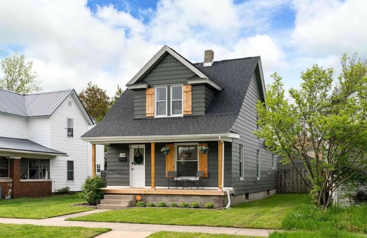 Spacious 3 Bedroom Home 10 Minutes From Nd Campus - Mishawaka, IN