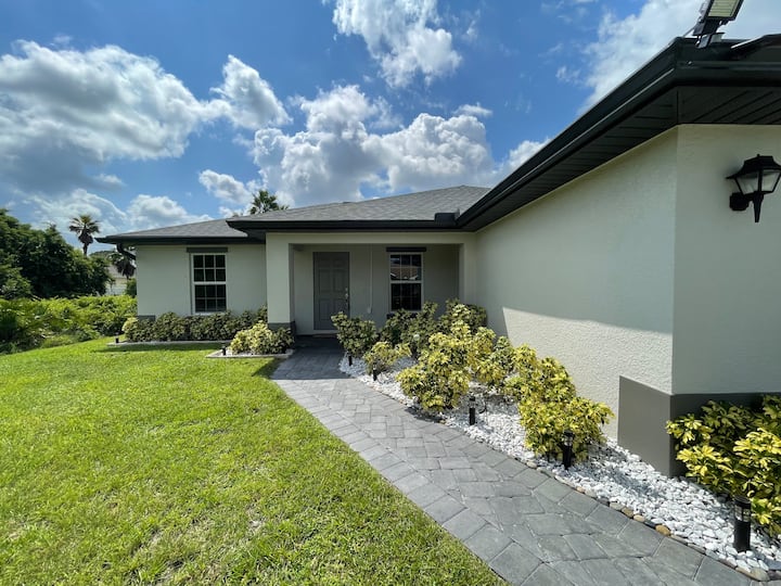 Peaceful 3-bedroom Home - North Port, FL