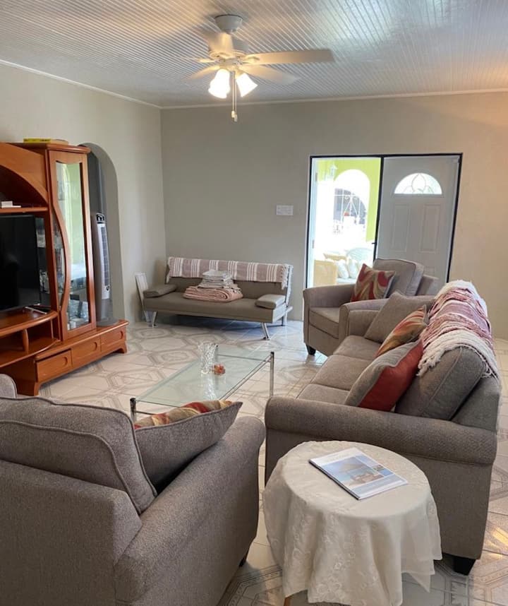 3 Br 2 Ba House Near The Beach - Barbados