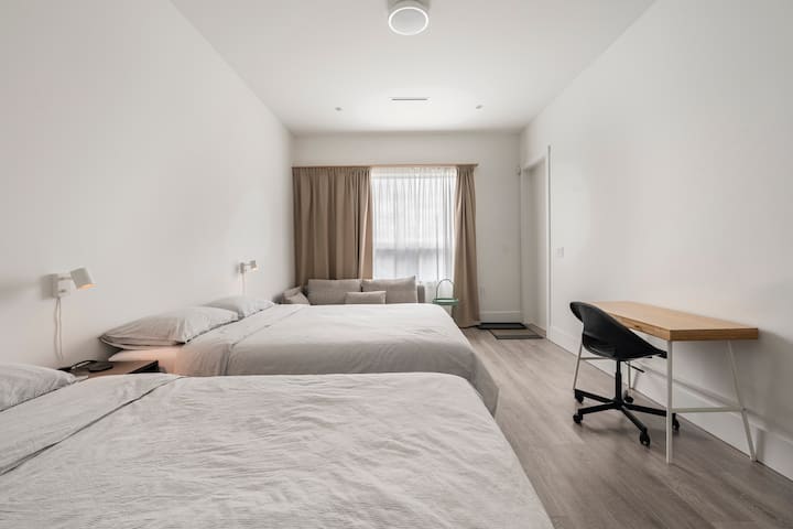 Farmhouse Suite With Private Entry - Ladner